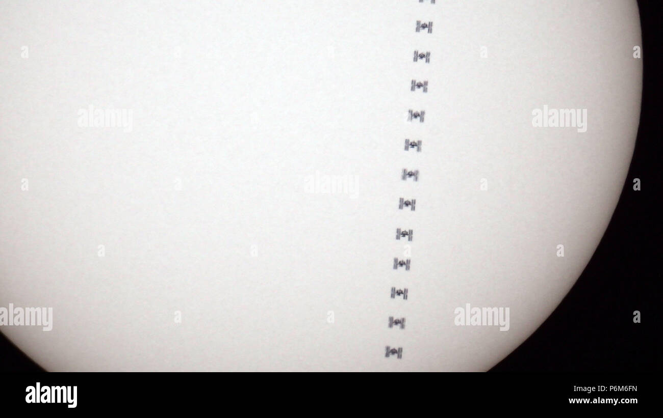 Reflector telescope hi-res stock photography and images - Alamy