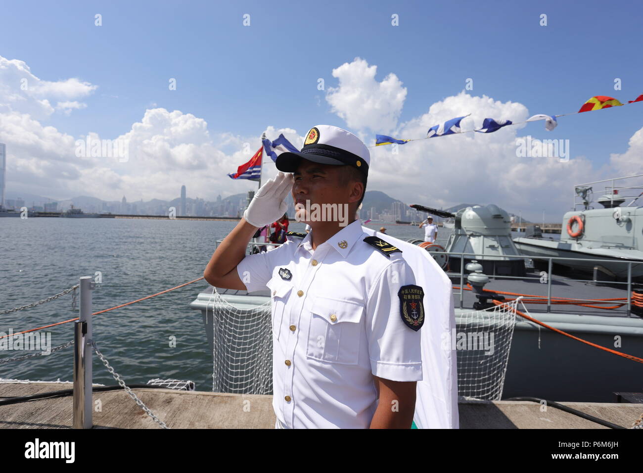 Officer salute hi-res stock photography and images - Alamy