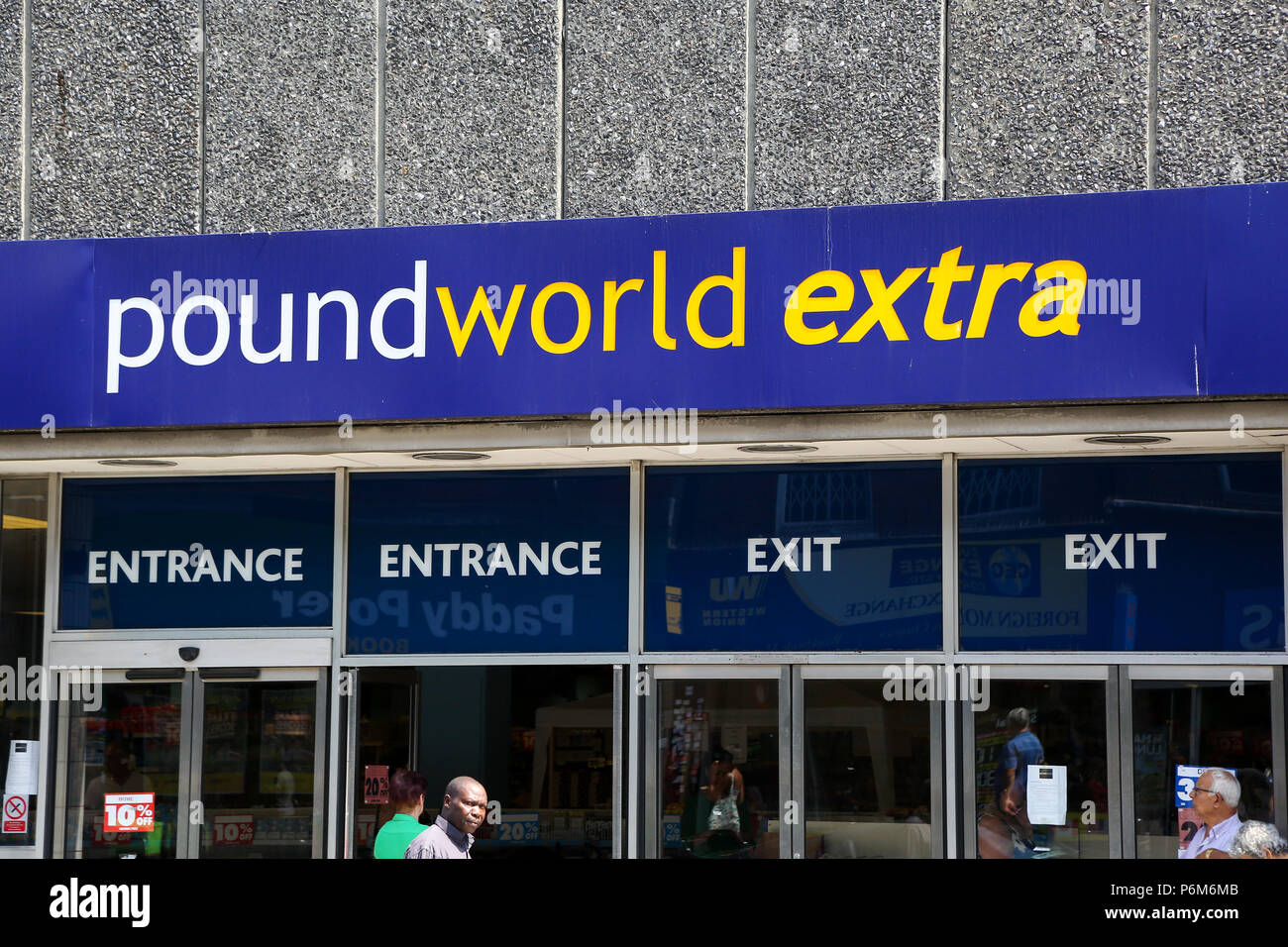 Poundworld store closing down hi-res stock photography and images - Alamy