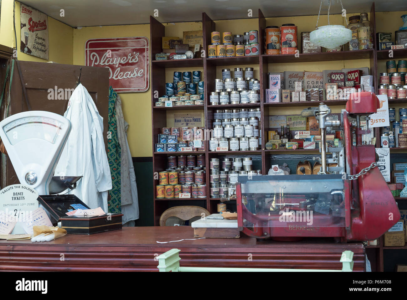 1940s grocery store hi-res stock photography and images - Alamy