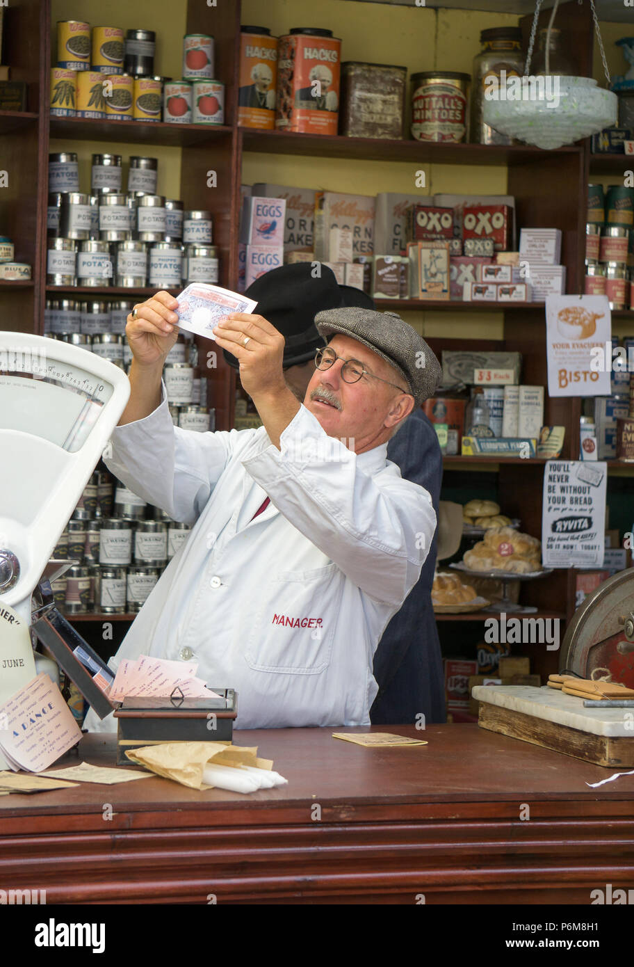 1940s grocery store uk hi-res stock photography and images - Alamy