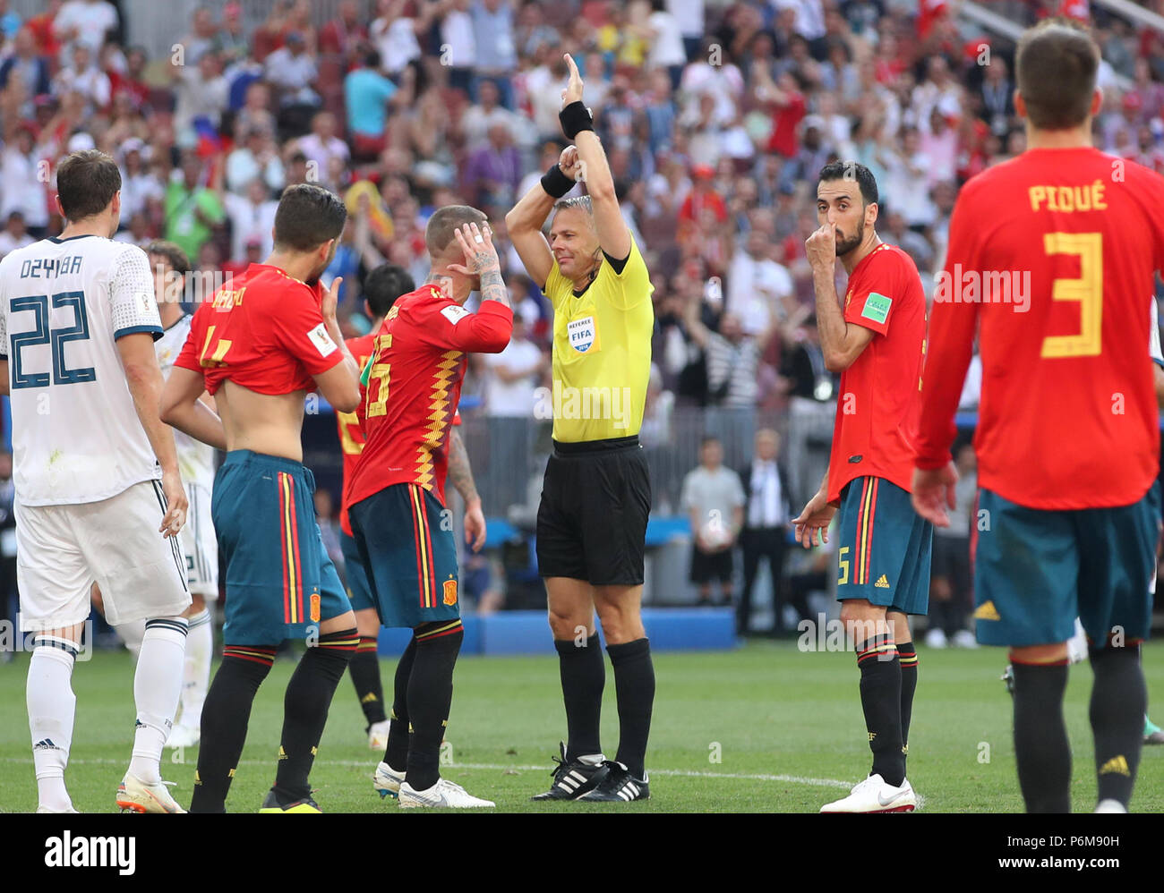 Handball referee hi-res stock photography and images - Alamy