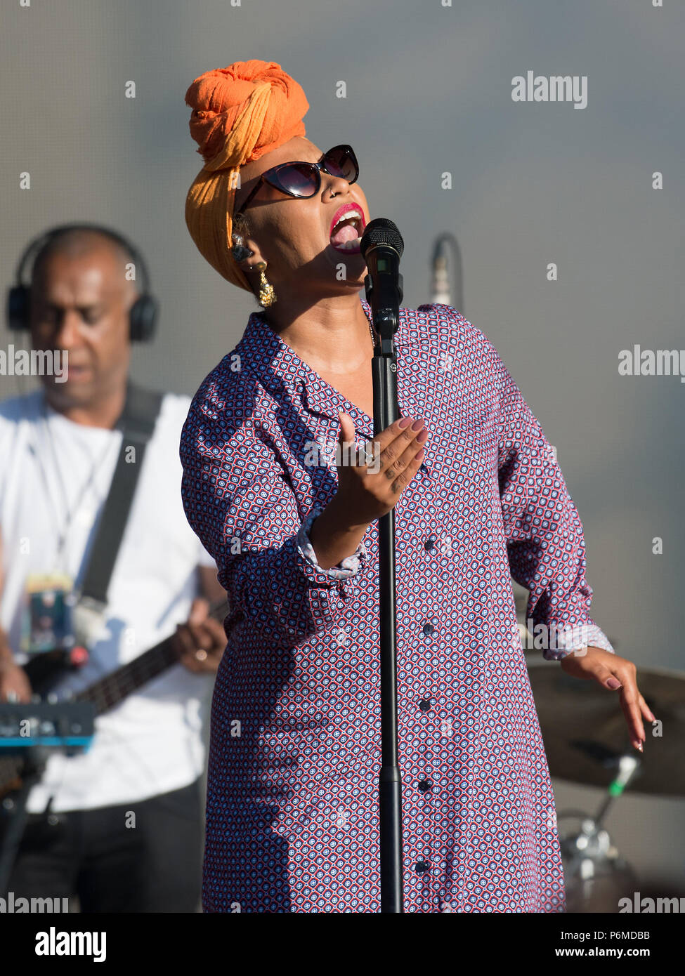 Pointer sisters live in concert hi-res stock photography and images - Alamy