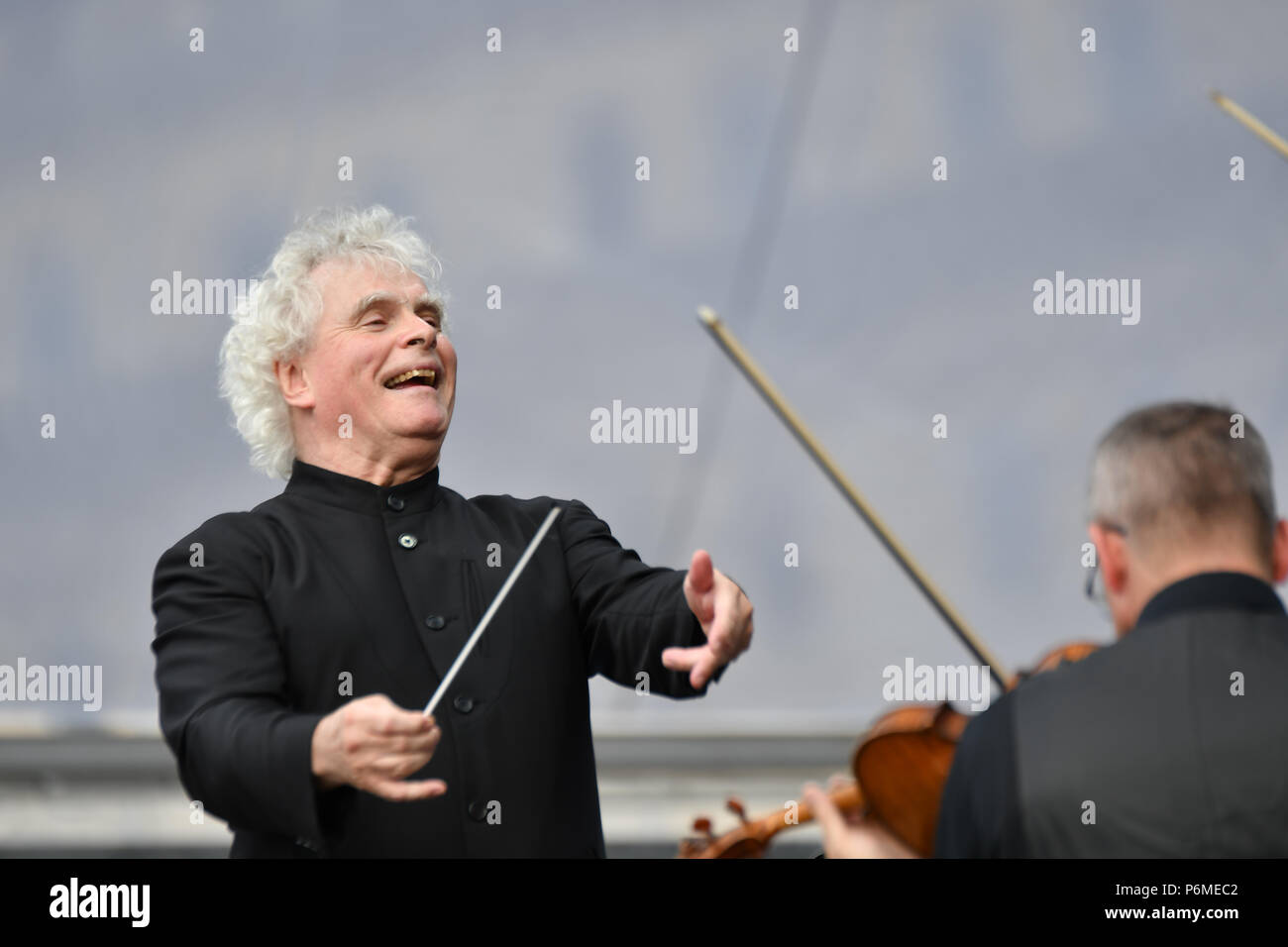 Sir simon rattle conductor hi-res stock photography and images - Alamy