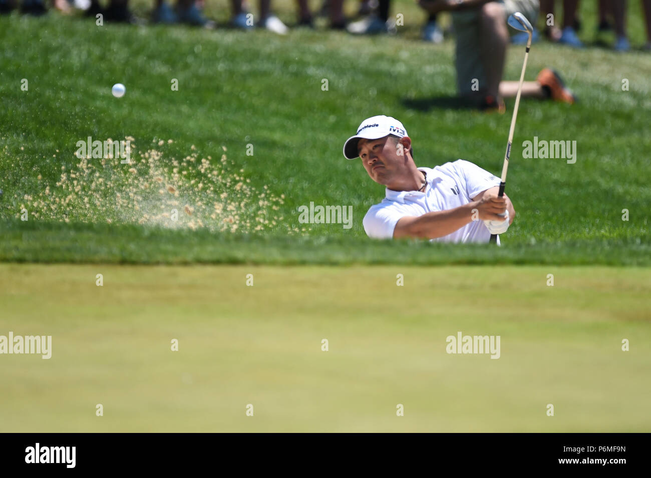 Potomac, MD, USA. 1st July, 2018. John Huh (USA) hits out of the bunker ...