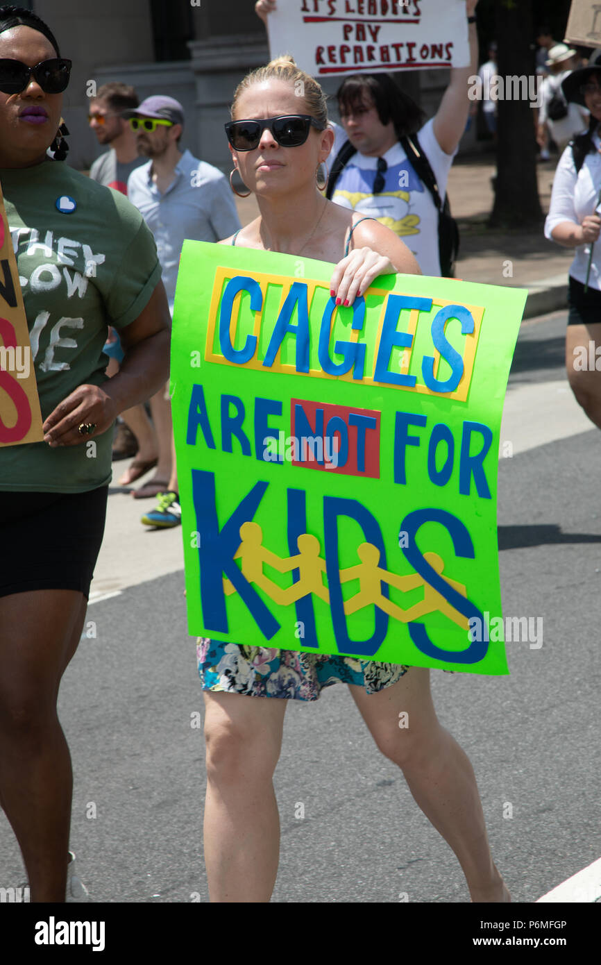 Kids in cages at border hi-res stock photography and images - Alamy
