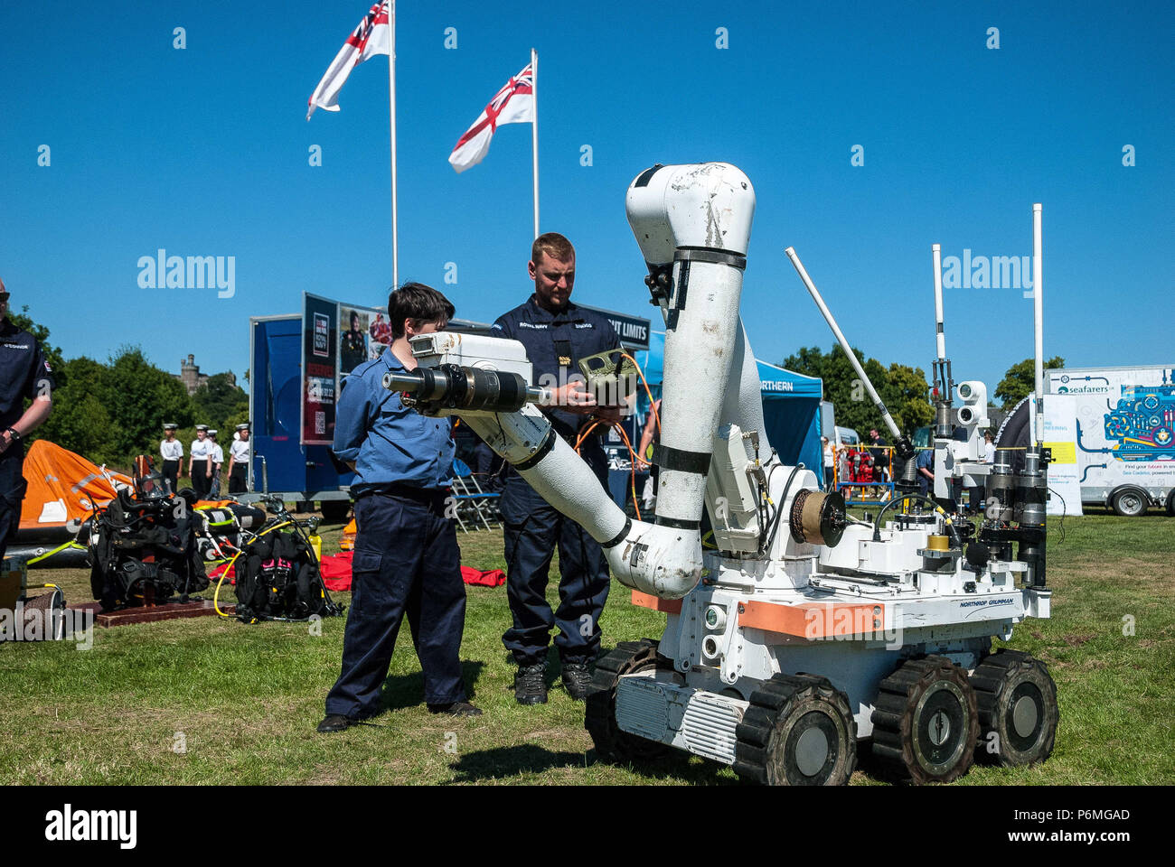 British army bomb disposal robot hi-res stock photography and images ...