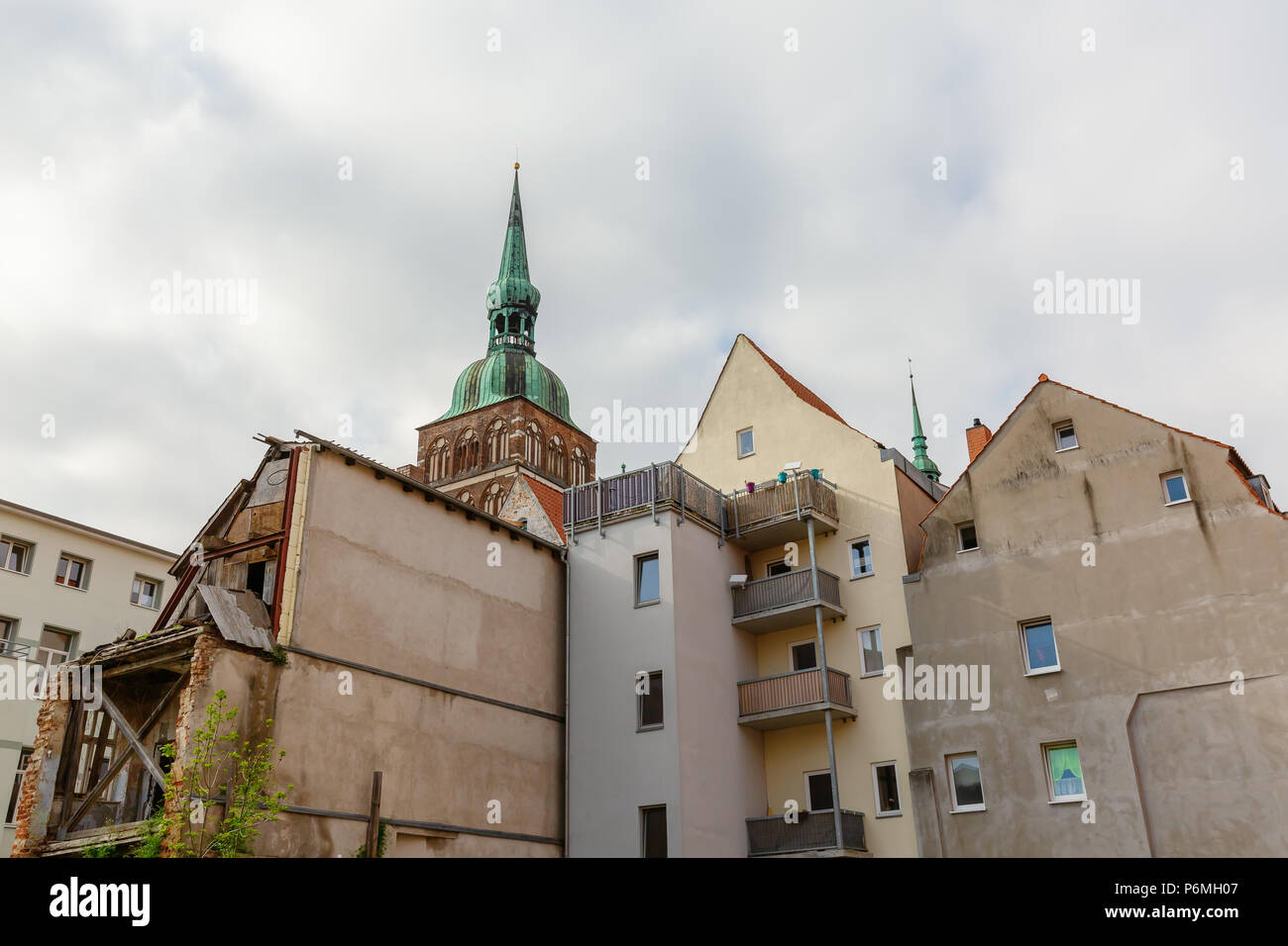 Condemned house hi-res stock photography and images - Alamy