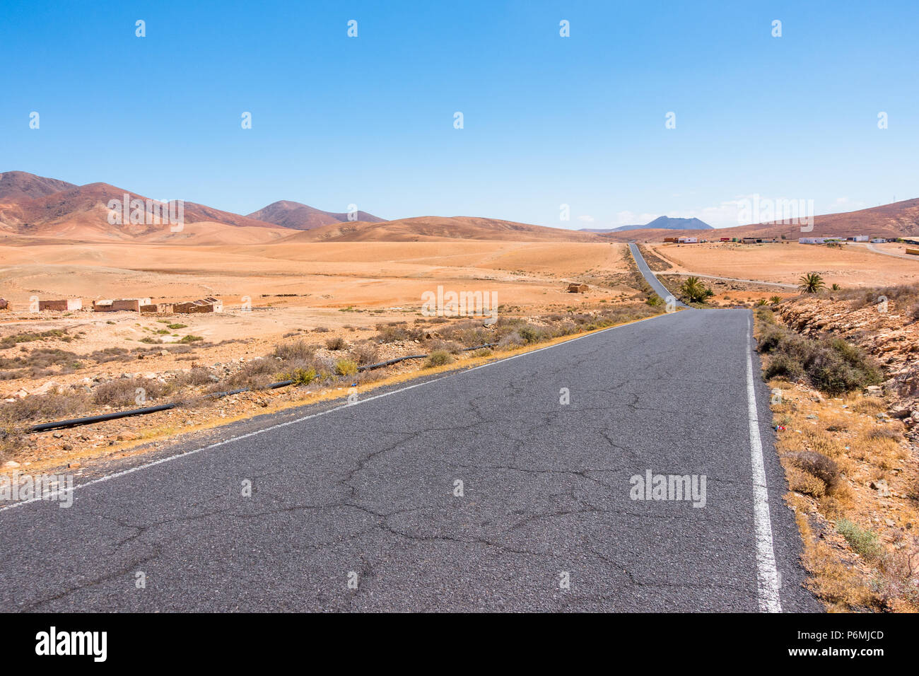 Canary islands fuerteventura road hi-res stock photography and images ...