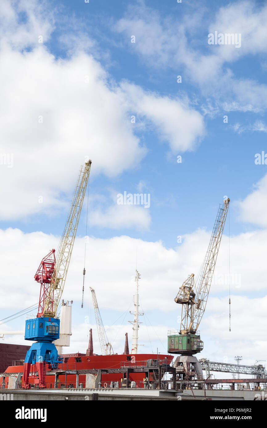 Large port crane hi-res stock photography and images - Alamy