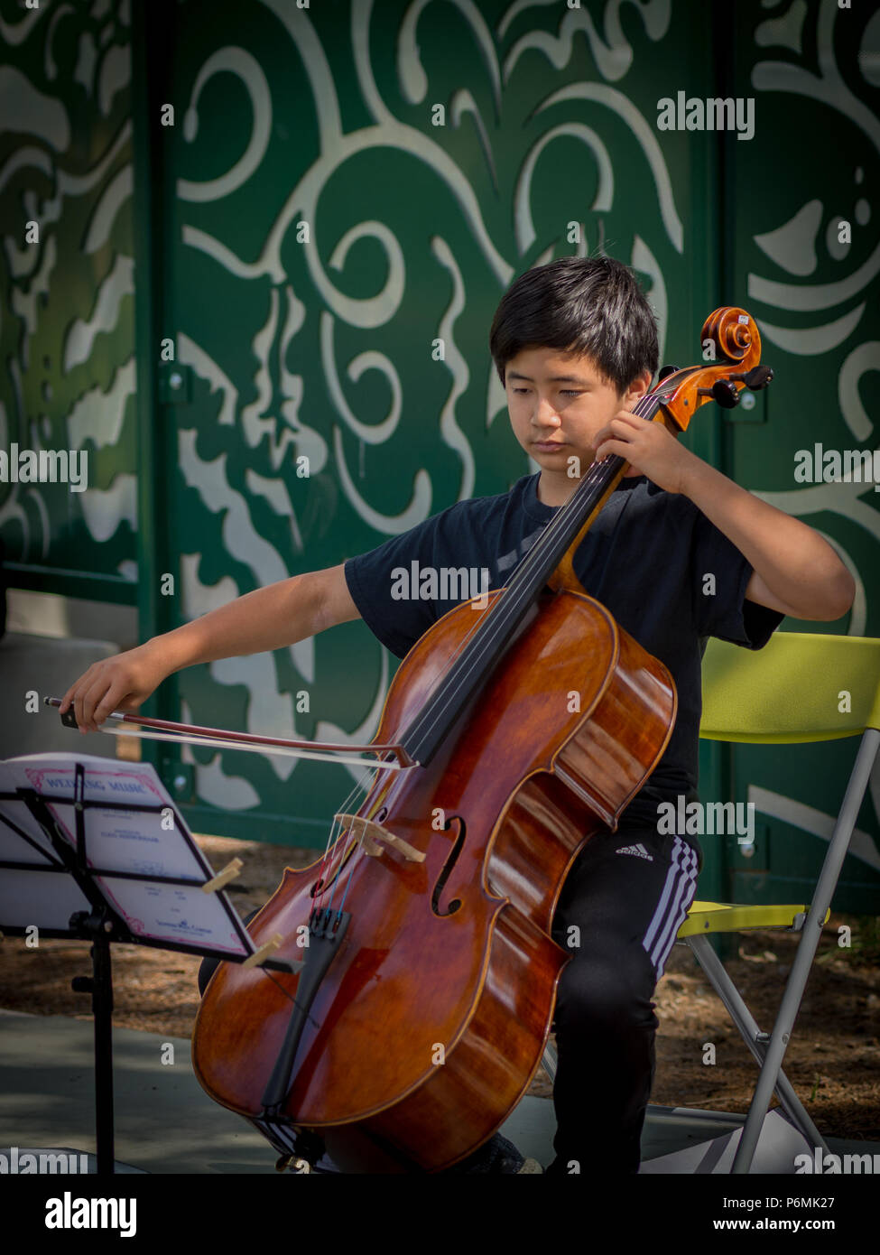 Teen boy playing violin hi-res stock photography and images - Alamy
