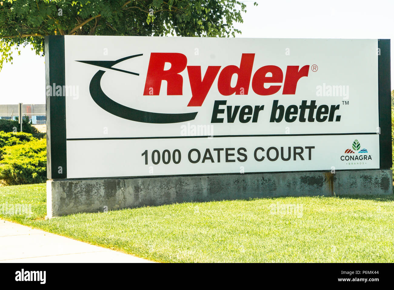 Ryder logo hi-res stock photography and images - Alamy