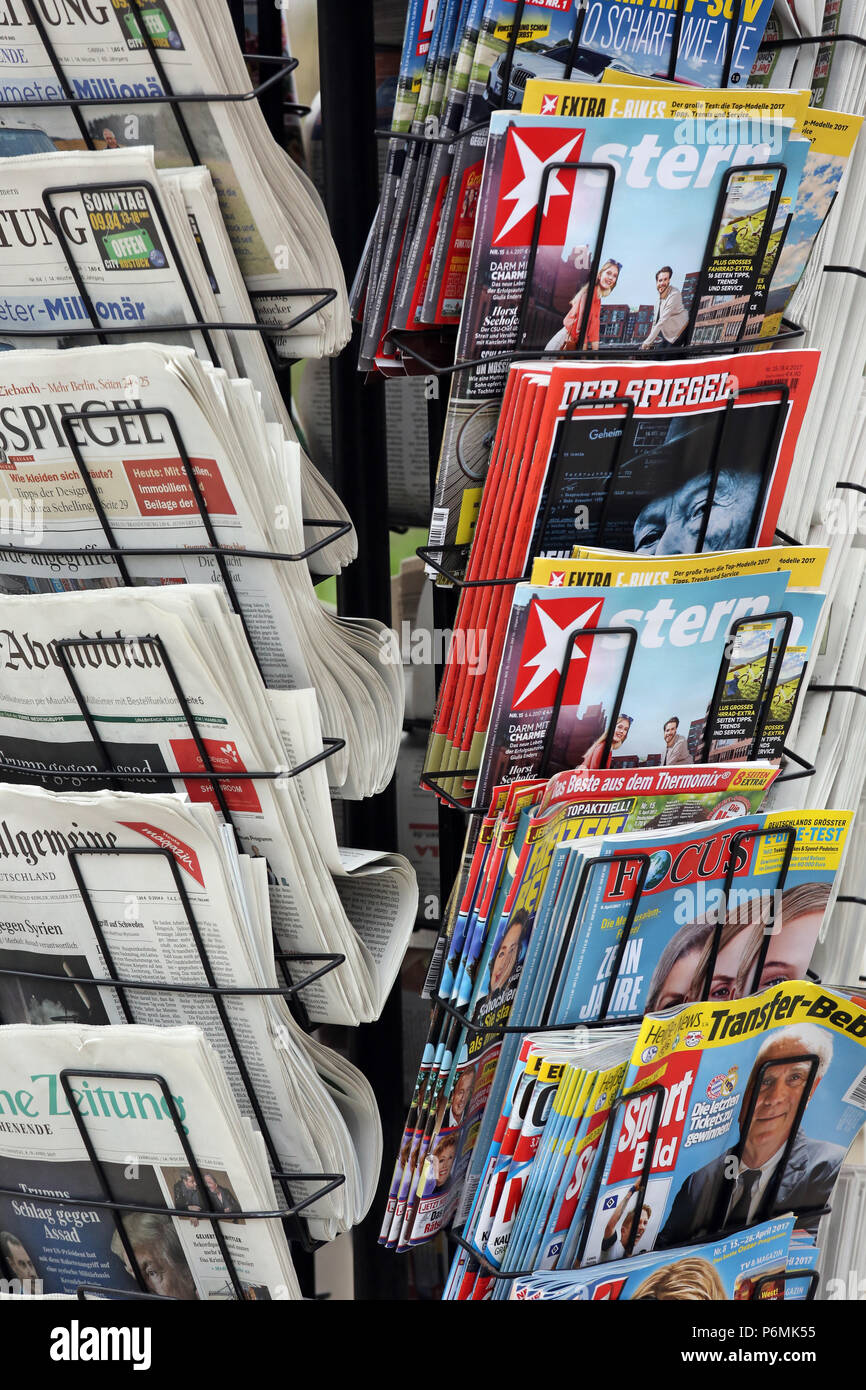 Stand with the press magazines hi-res stock photography and images - Alamy