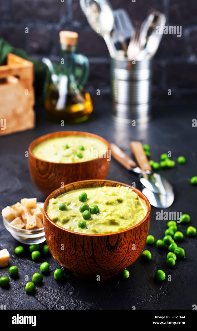 mashed green peas in bowl, mashed peas with cruton Stock Photo - Alamy