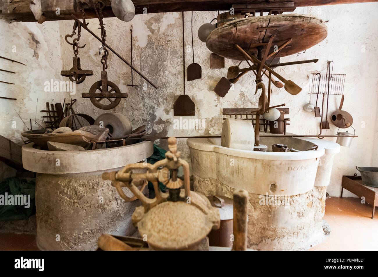 Medieval artisan hi-res stock photography and images - Alamy