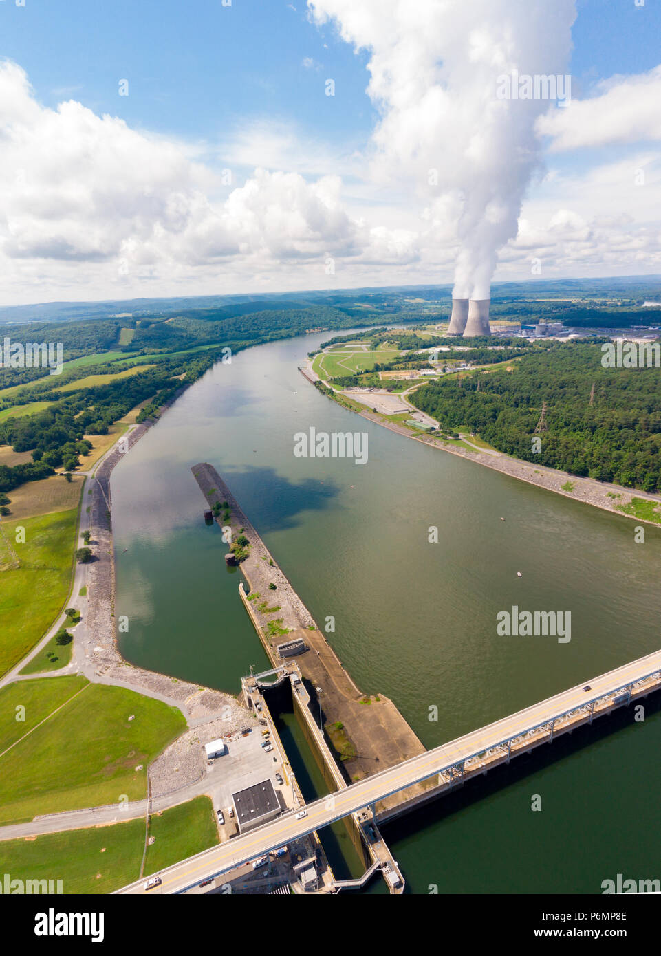 Unique view of a nuclear reactor in the hills of Tennessee Stock Photo ...