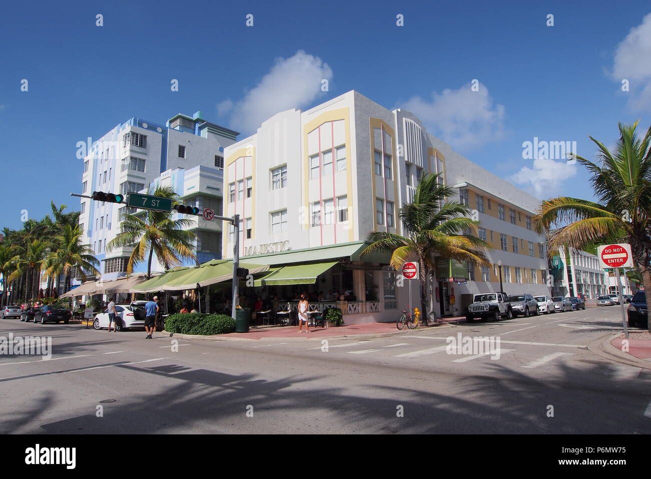 Street scene of art deco buildings on Ocean Drive in Miami Beach ...