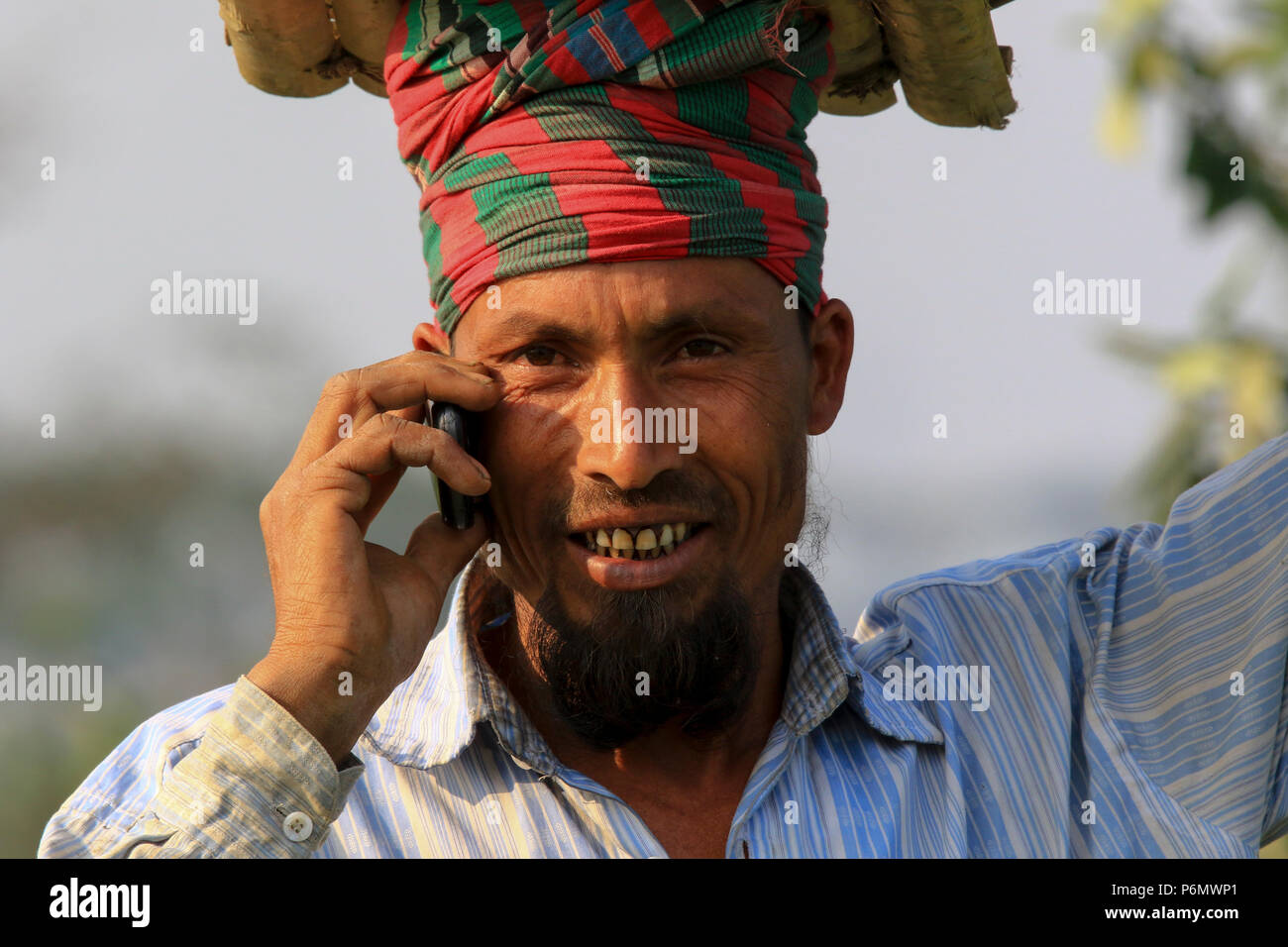 Mobile technology bangladesh hi-res stock photography and images - Alamy