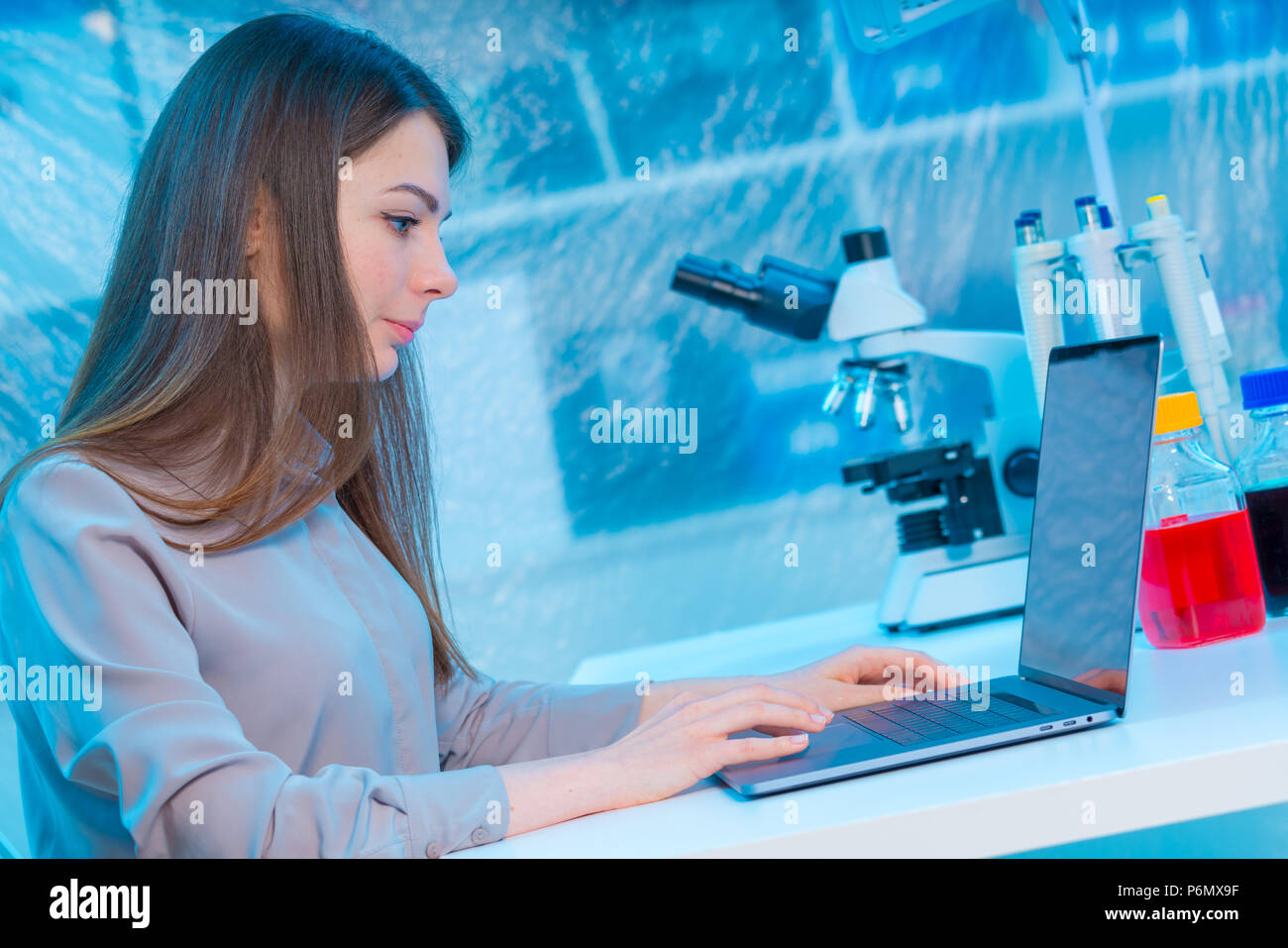 Biological class hi-res stock photography and images - Alamy