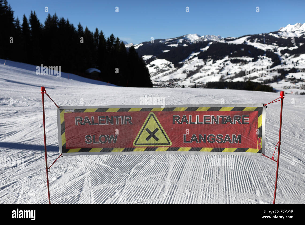 Ski piste sign hi-res stock photography and images - Alamy