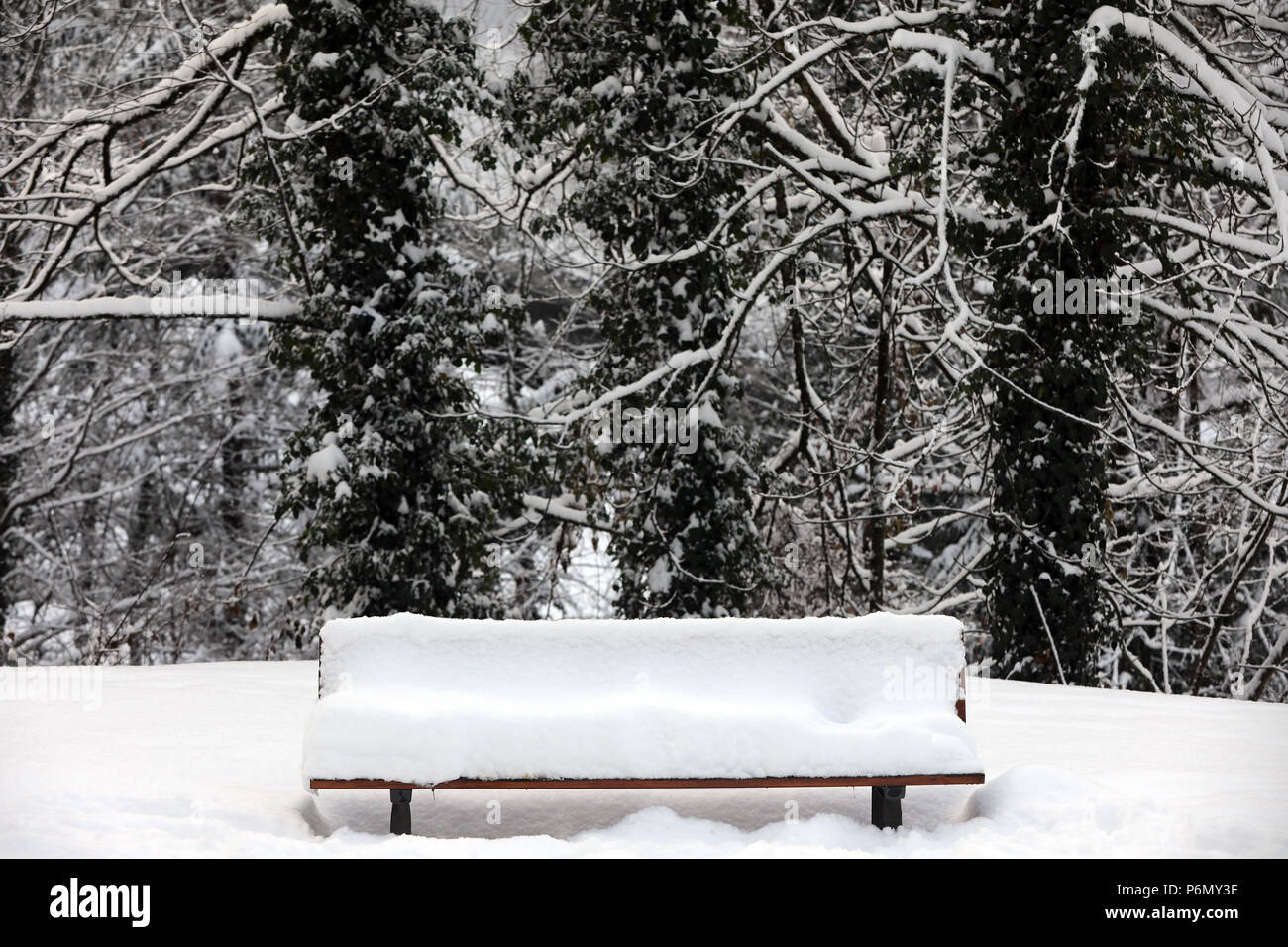 Le Fayet Parc Thermal. Bench with snow. France Stock Photo - Alamy