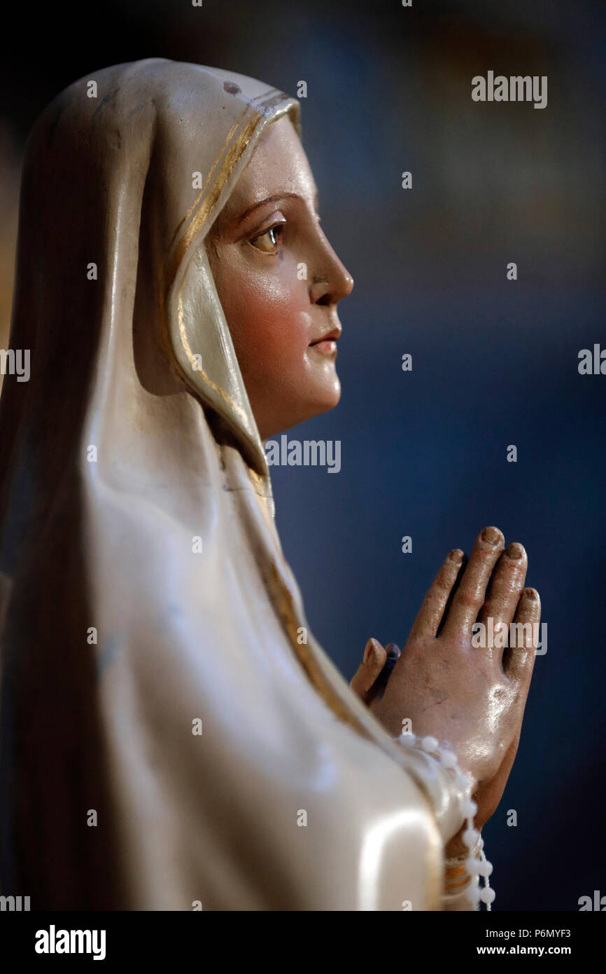 Virgin mary statue italy hi-res stock photography and images - Alamy