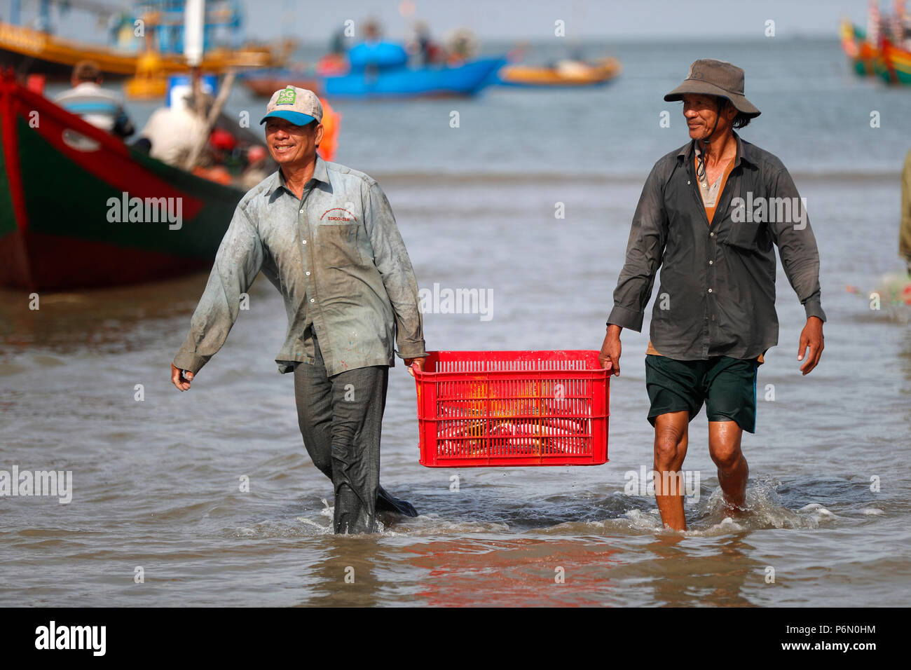 Fishermen sorting fishing catch. Vung Tau. Vietnam Stock Photo - Alamy
