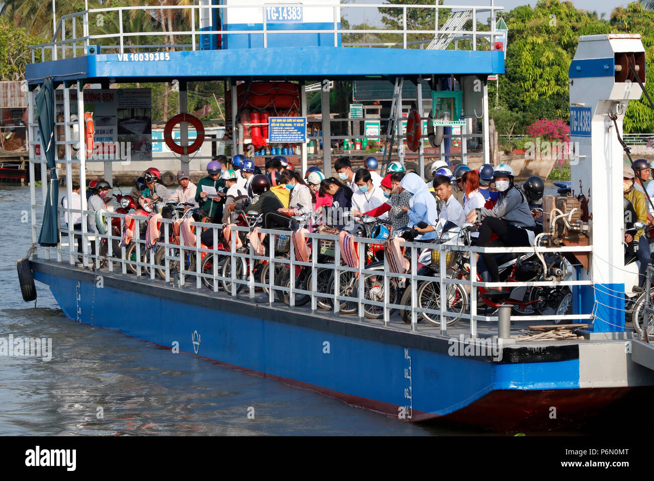 Vietnam river boat hi-res stock photography and images - Alamy