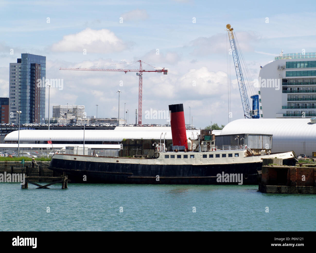 Tug tender TSS Calshot in Southampton Docks Stock Photo - Alamy