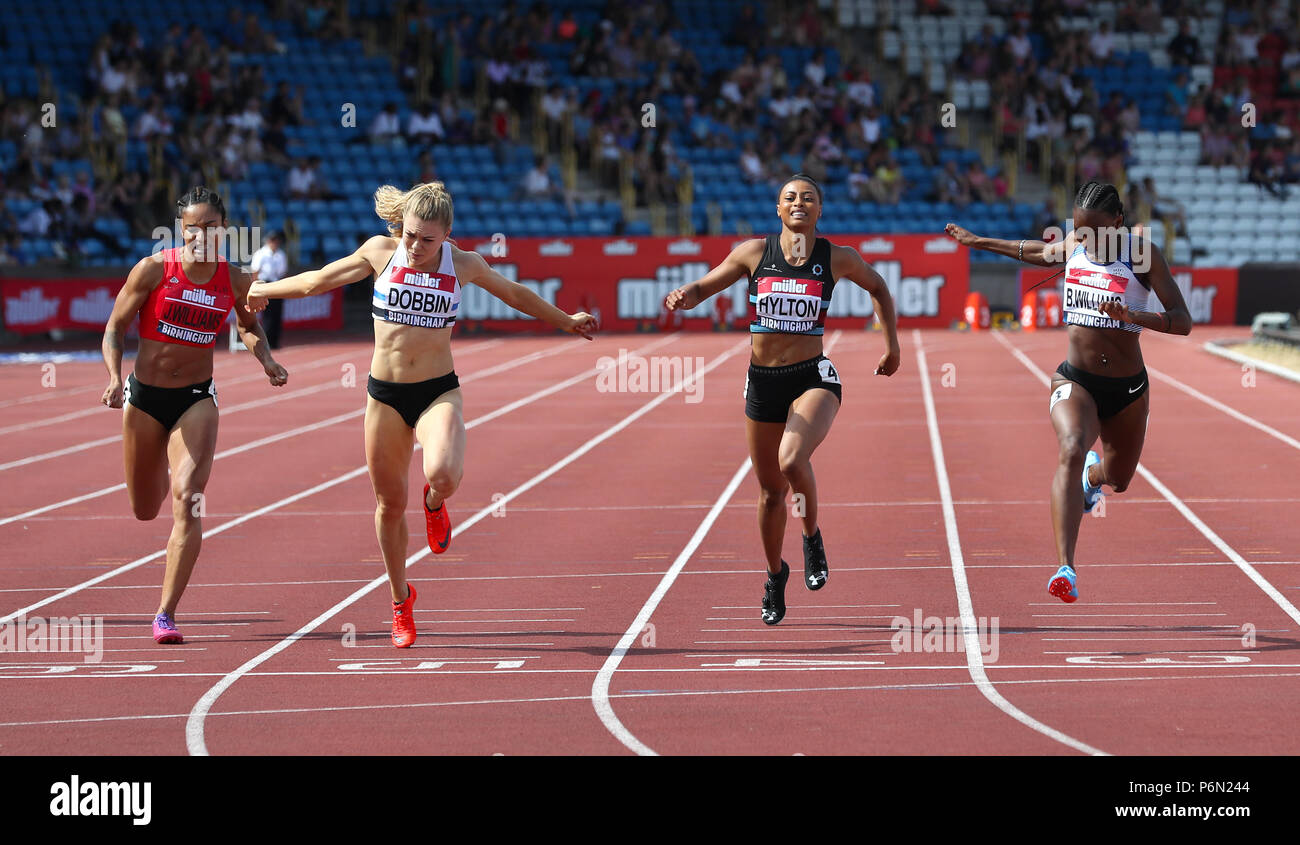 Winning womens 200 metres final hi-res stock photography and images - Alamy