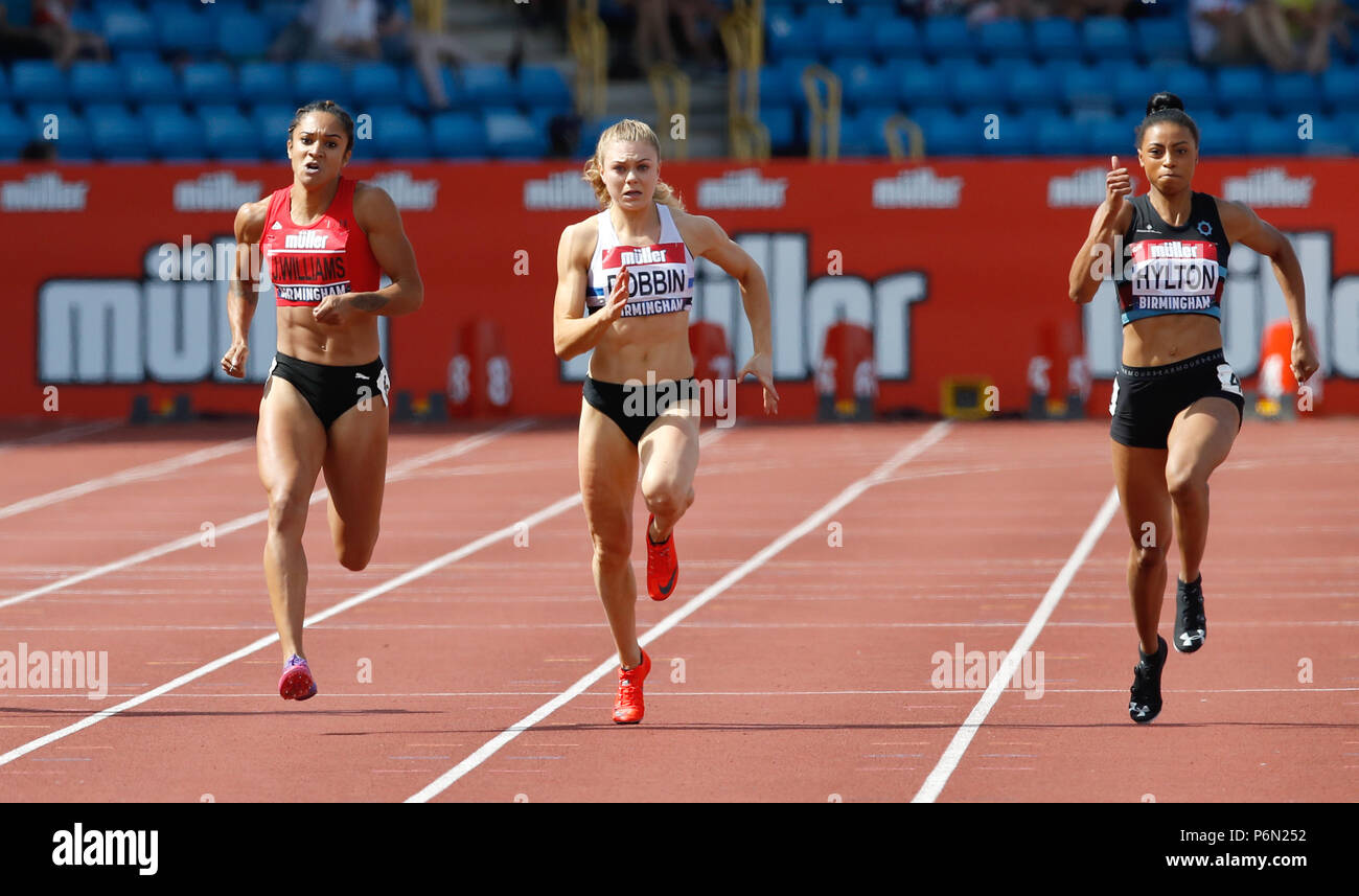 Great Britain's Beth Dobbin (centre) on her way to winning the Women's ...