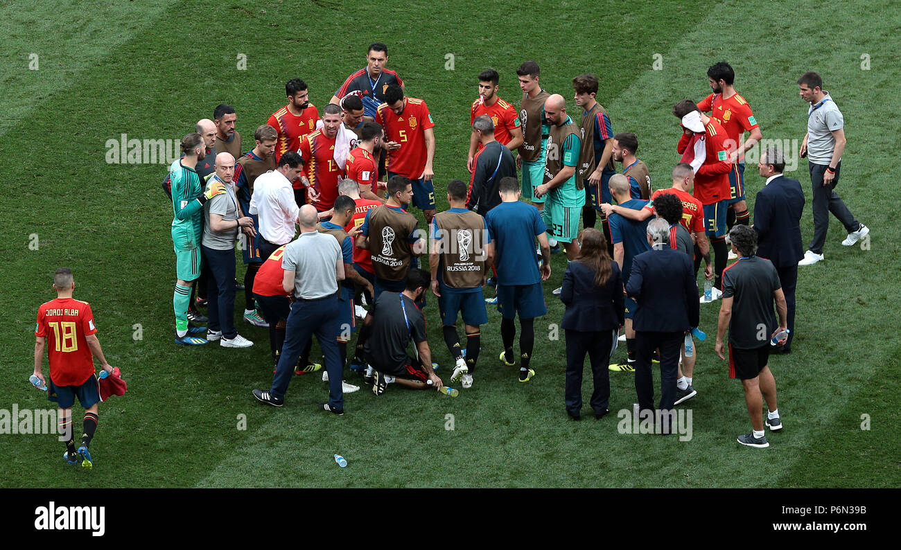 Spain team-mates and staff before the extra-time during the FIFA World ...