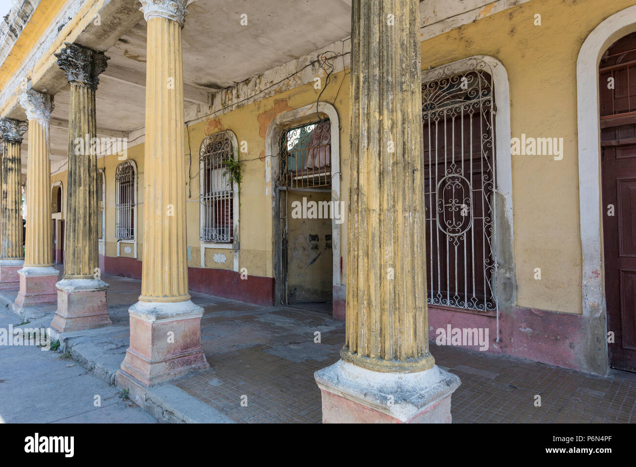 Cuban house colonial architecture hi-res stock photography and images ...