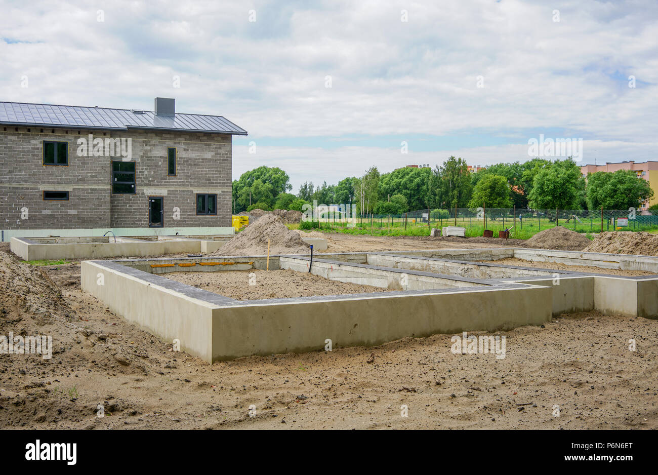 Concrete foundation of a new house Stock Photo - Alamy