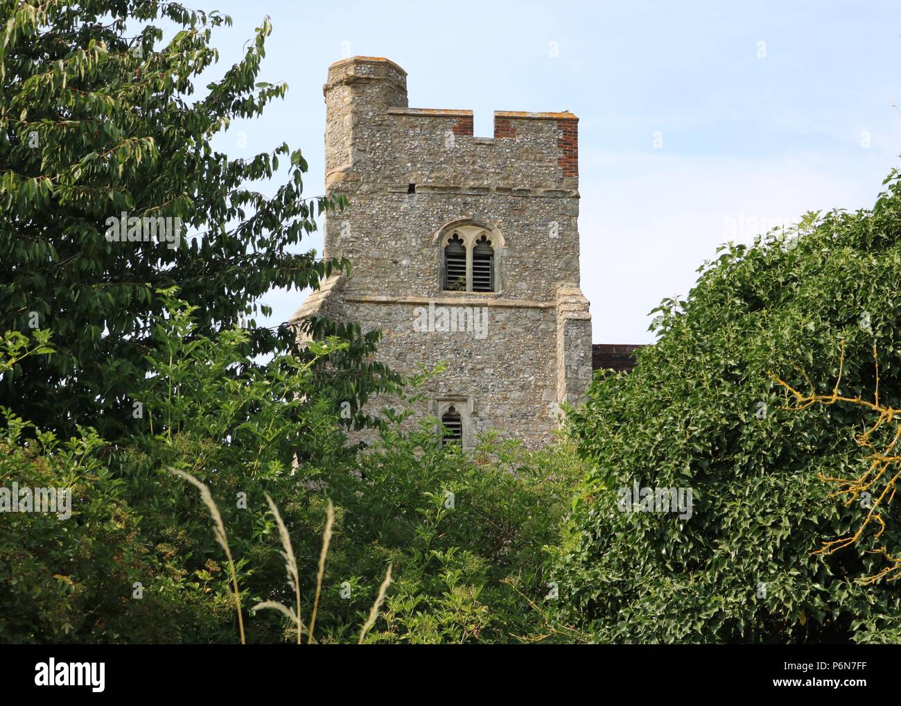 Kent village church hi-res stock photography and images - Alamy