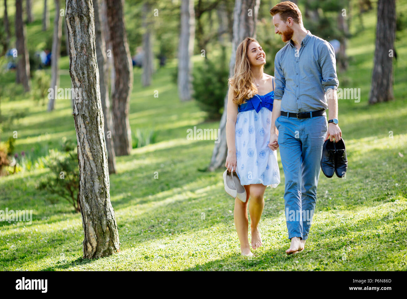 Couple hugs in nature hi-res stock photography and images - Alamy