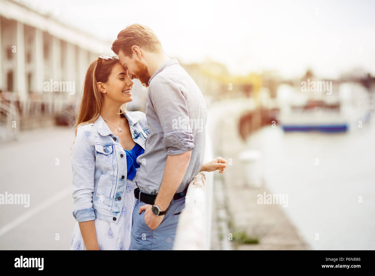 Love in the sunset hi-res stock photography and images - Alamy
