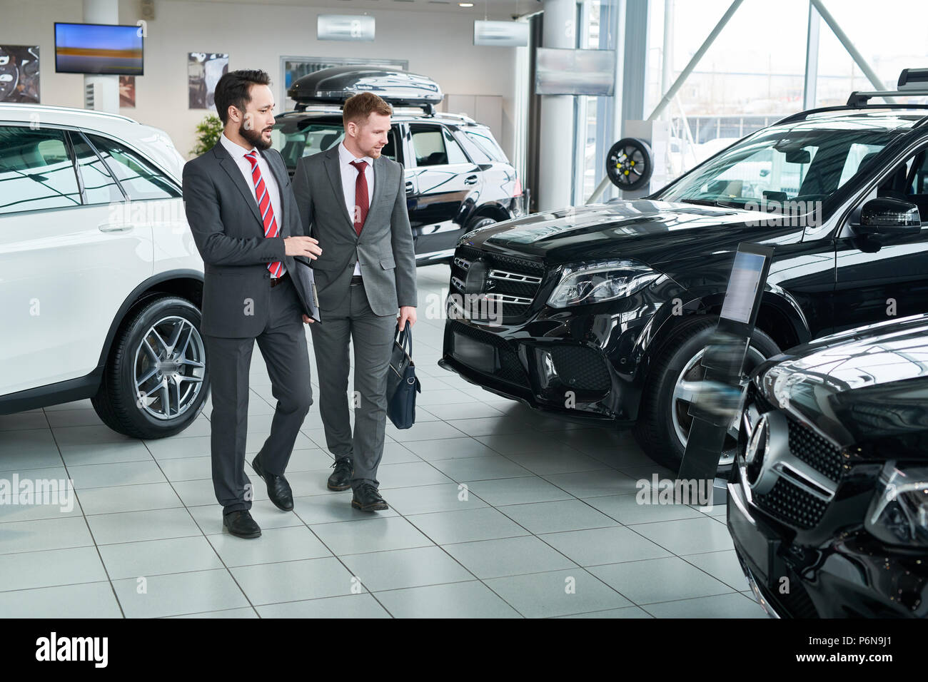 Choosing automobile hi-res stock photography and images - Alamy