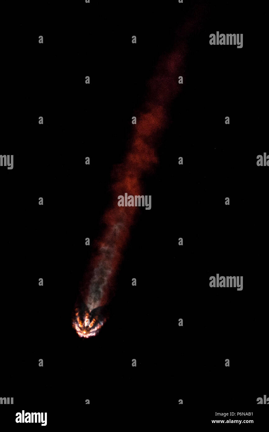 Spacex crs 15 hi-res stock photography and images - Alamy