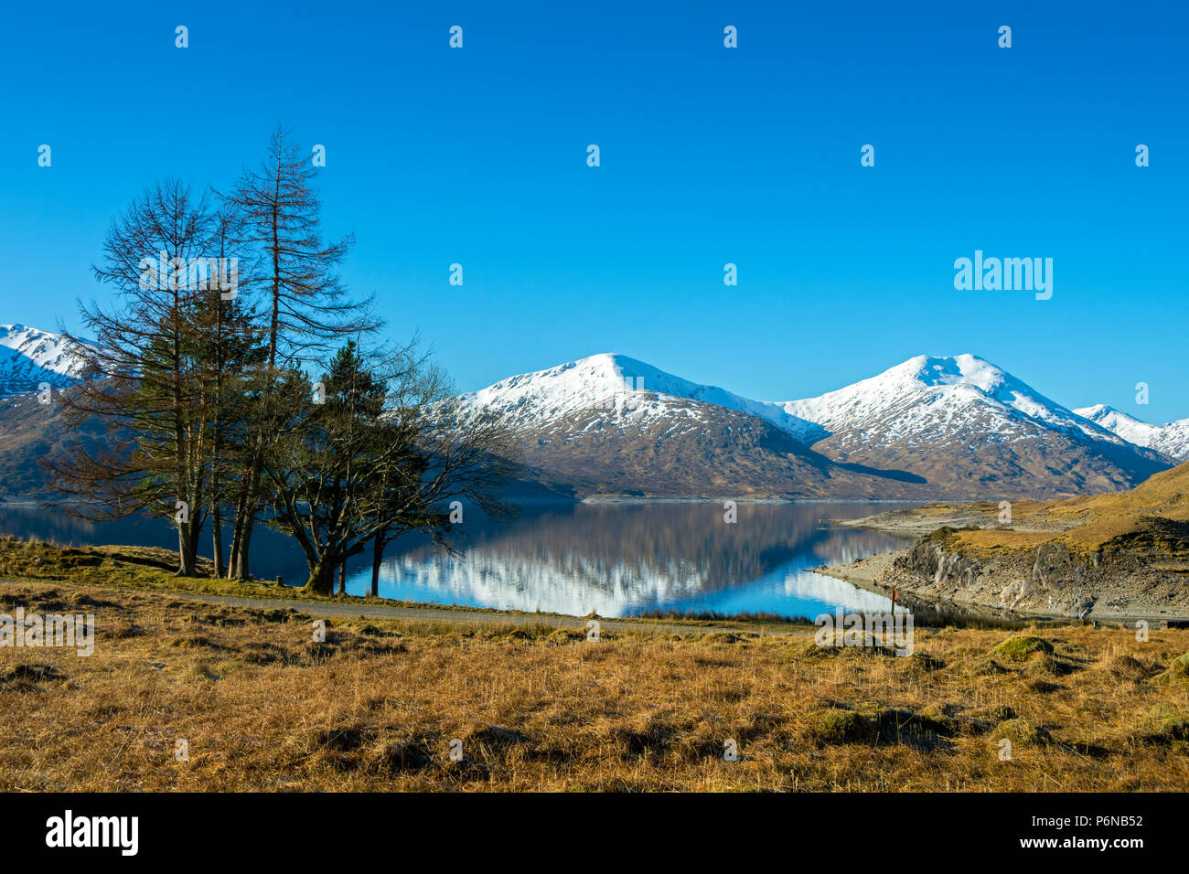 Sgùrr an Fhuarain and Sgùrr Mòr over Loch Quoich (Loch Chuaich), Glen ...