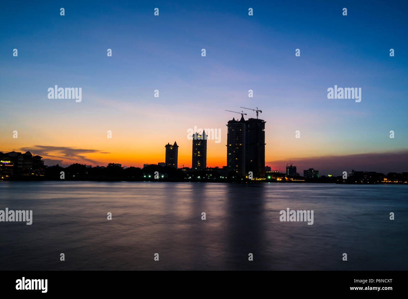 Twilight over golden gate bridge hi-res stock photography and images ...