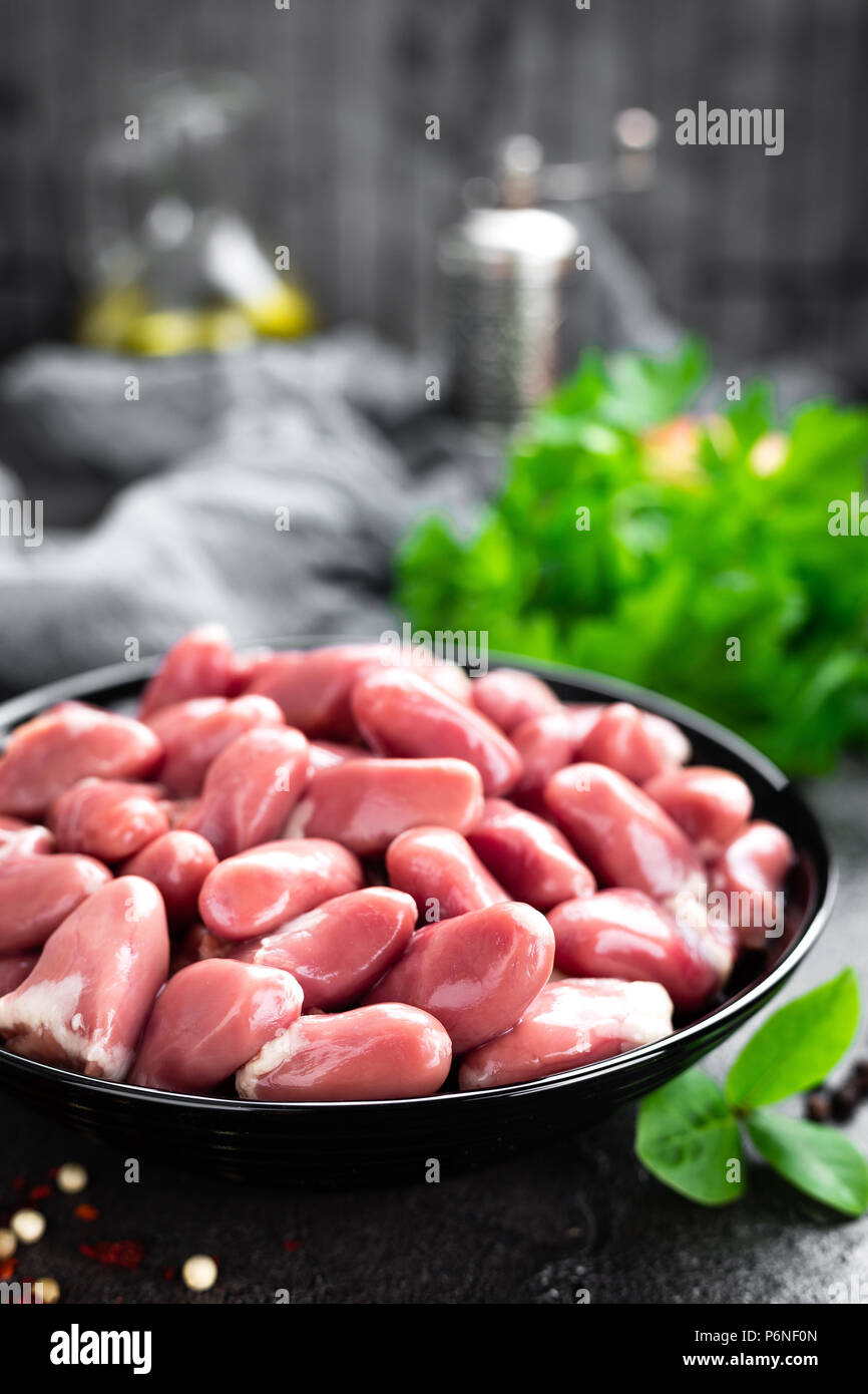Raw chicken hearts. Fresh chicken hearts Stock Photo - Alamy