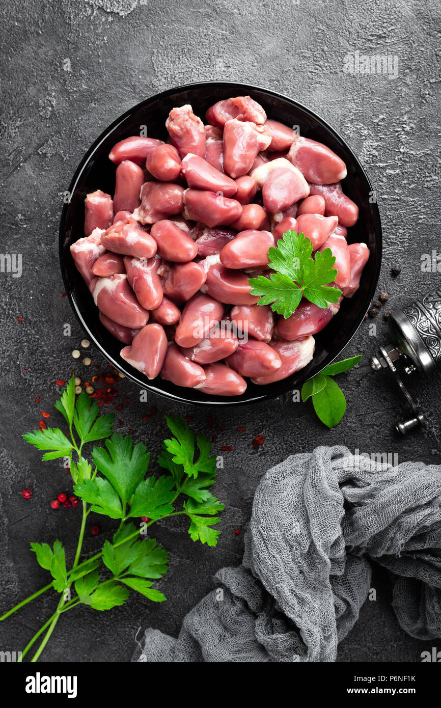 Raw chicken hearts. Fresh chicken hearts Stock Photo - Alamy