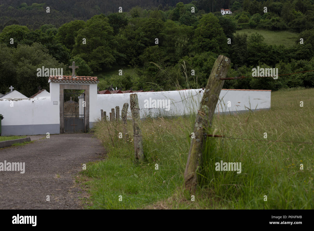 Cemetery field hi-res stock photography and images - Alamy
