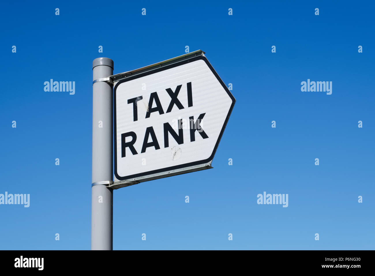 Taxi rank sign hi-res stock photography and images - Alamy