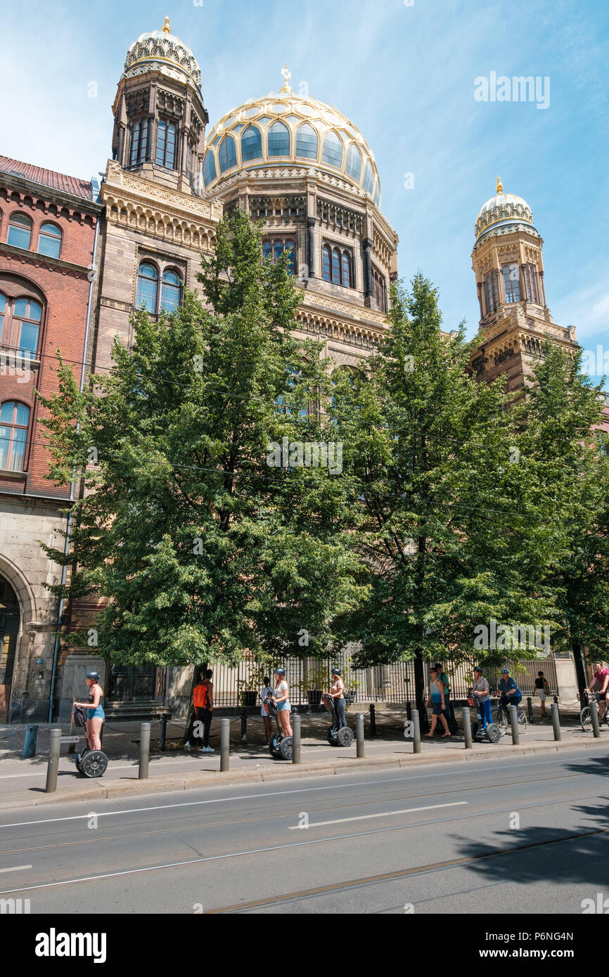 Neue synagoge oranienburger hi-res stock photography and images - Alamy