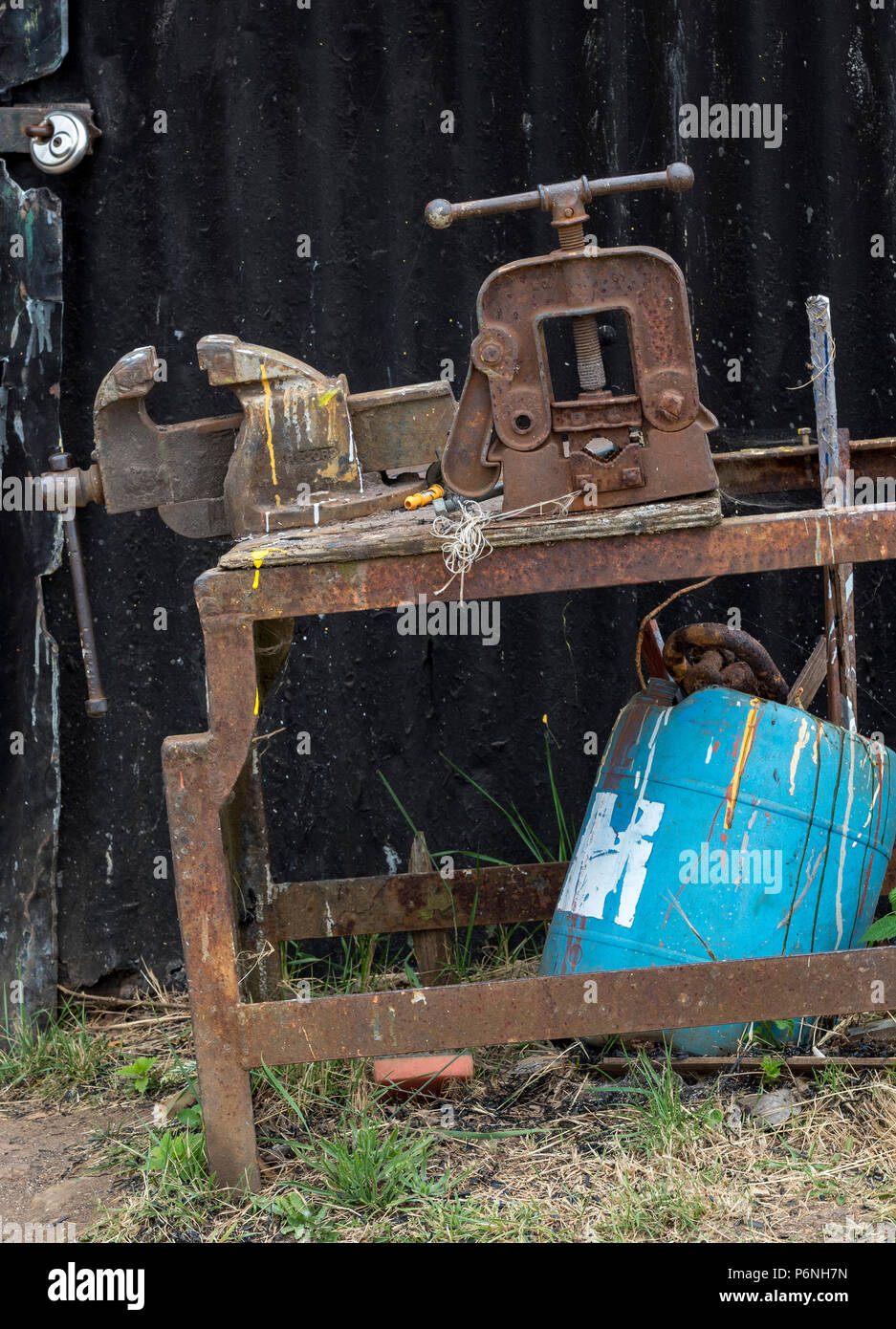 an old workbench and rusty vice Stock Photo - Alamy