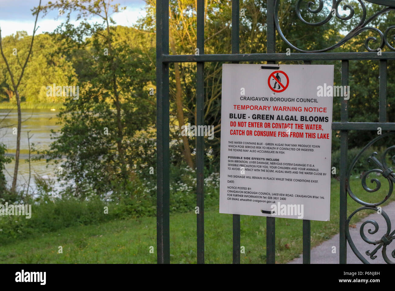 Park gate warning notice bloom hi-res stock photography and images - Alamy