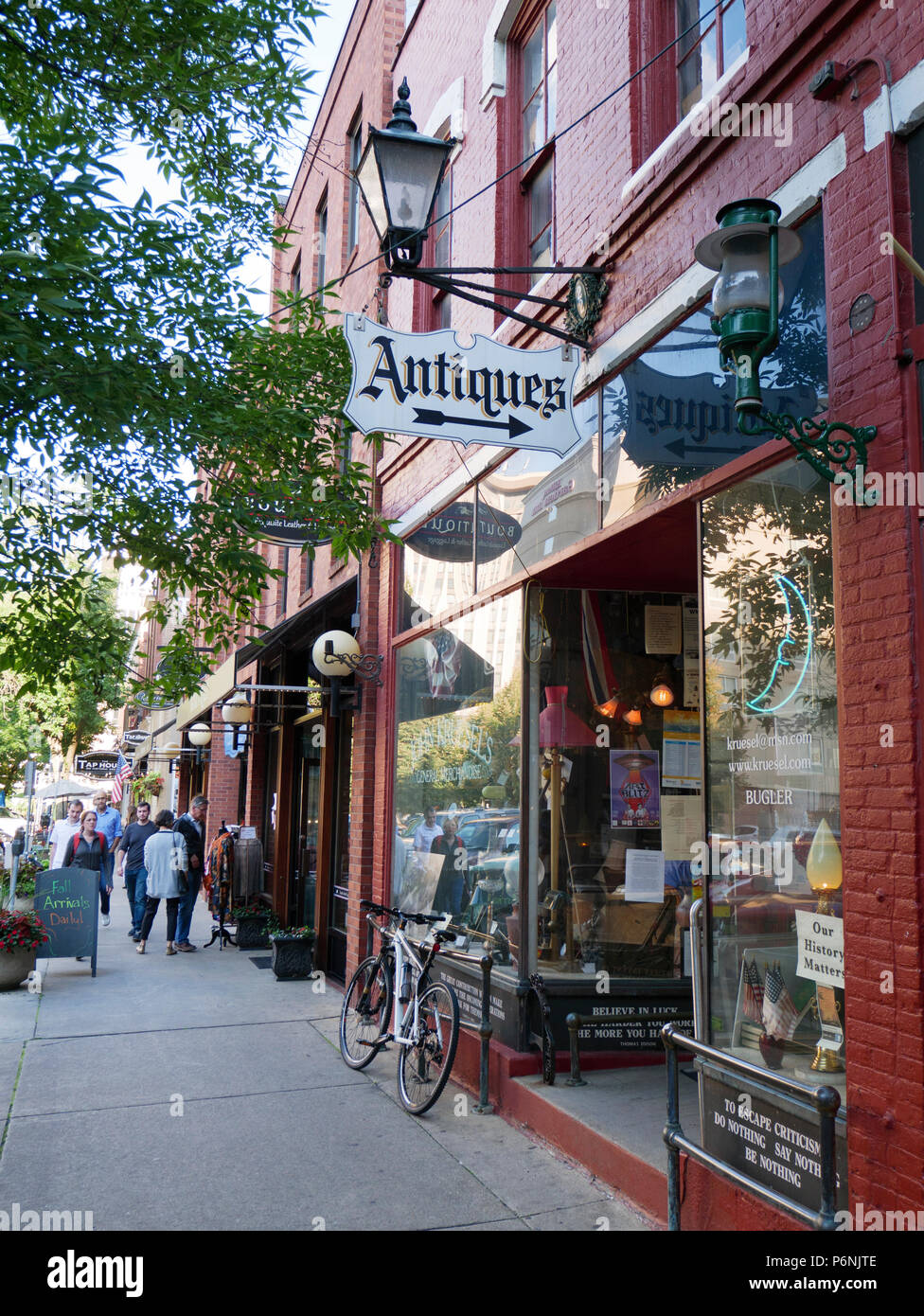 Antique shop on 3rd Street SW, Rochester Minnesota Stock Photo - Alamy