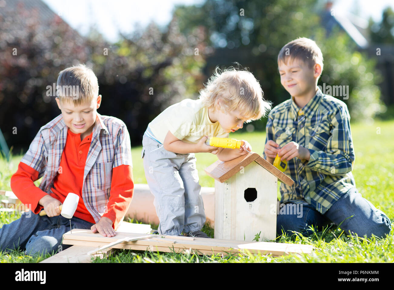 Children tinkering hi-res stock photography and images - Alamy